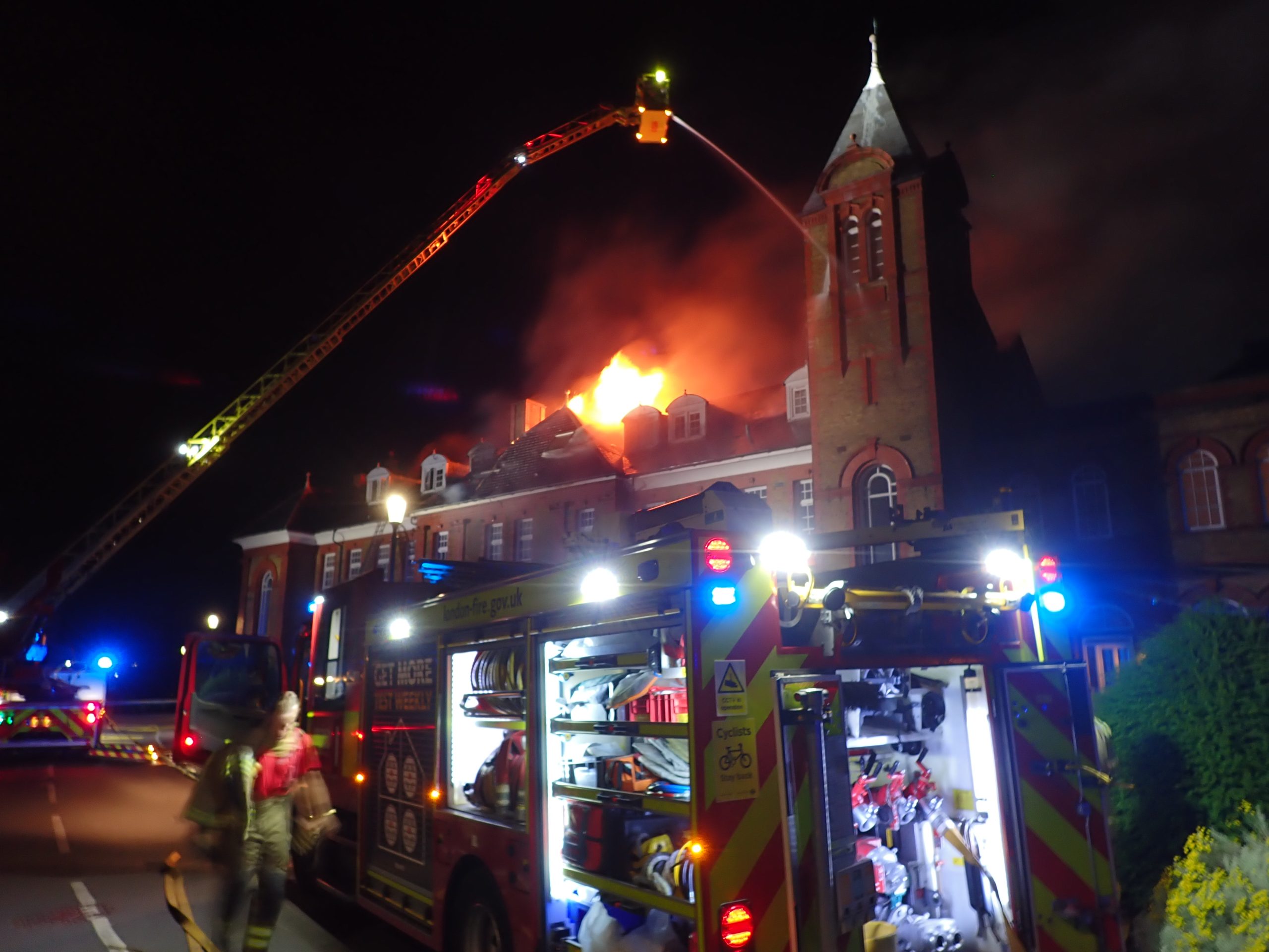 Huge blaze tackled at Highlands Village estate - Enfield Dispatch