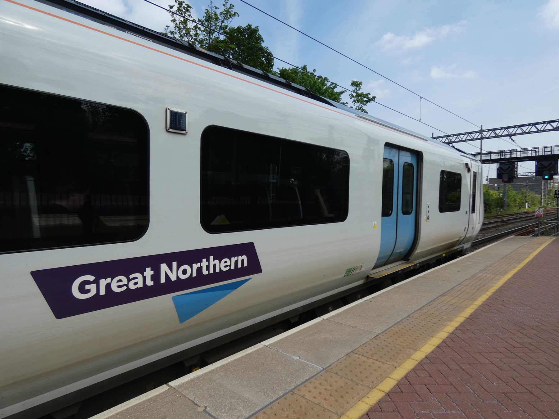 Disruption to train services across North London amid IT outage ...