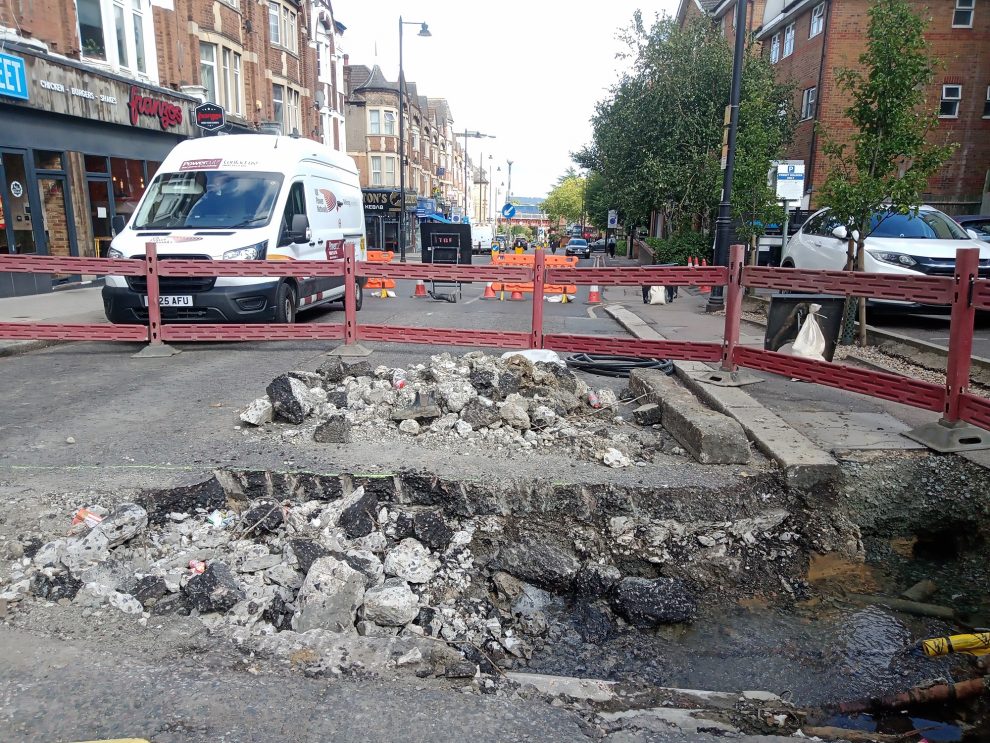 Windmill Hill road closure continues as Thames Water fail to show up ...